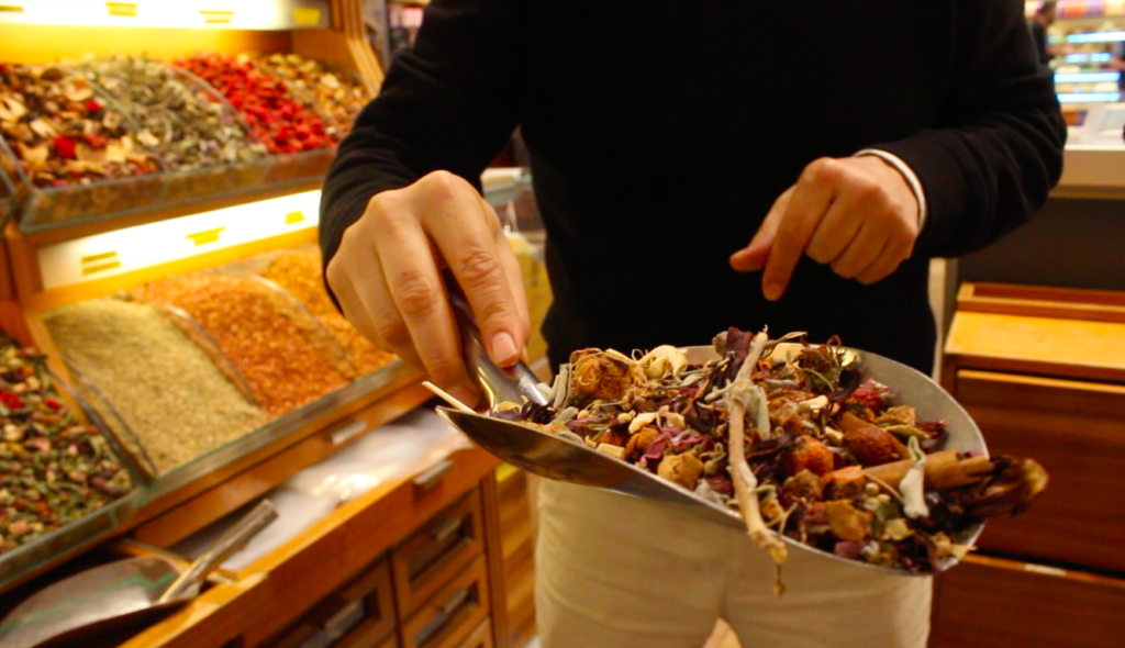 6 Tips for Exploring Istanbul's Grand Bazaar Shops - Turkey Travel Planner