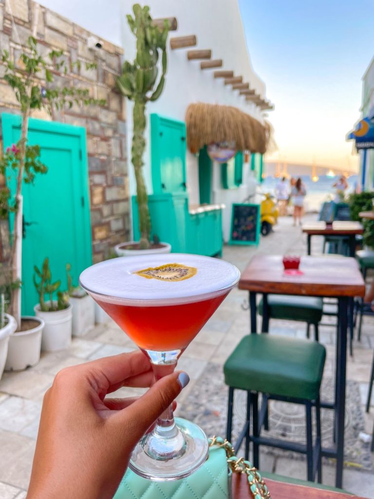 A Guide to Bodrum Nightlife - Top Bars & Pubs - Turkey Travel Planner